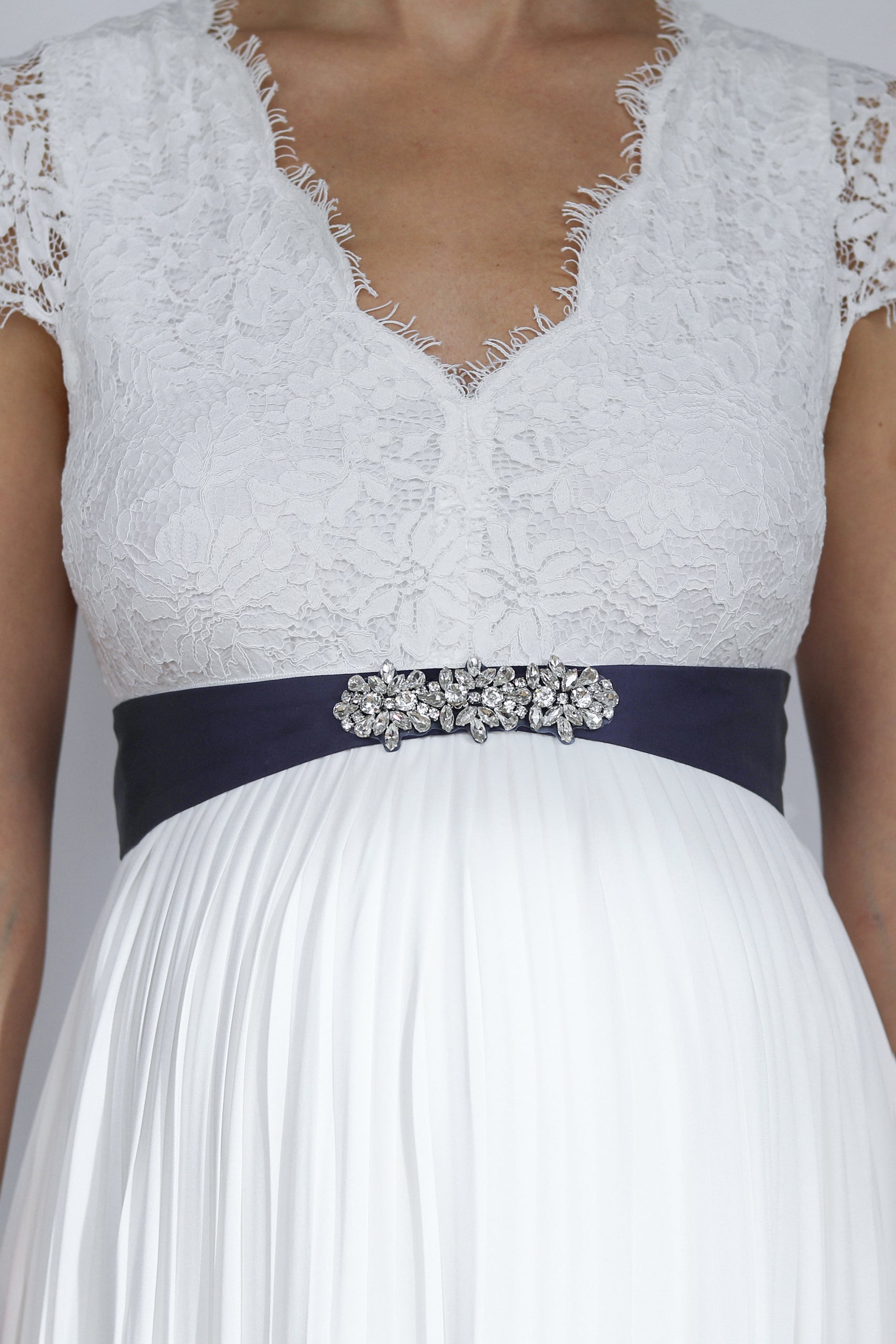 Brautkleid Schärpe mit Blumenverzierung navy – Mamarella GmbH