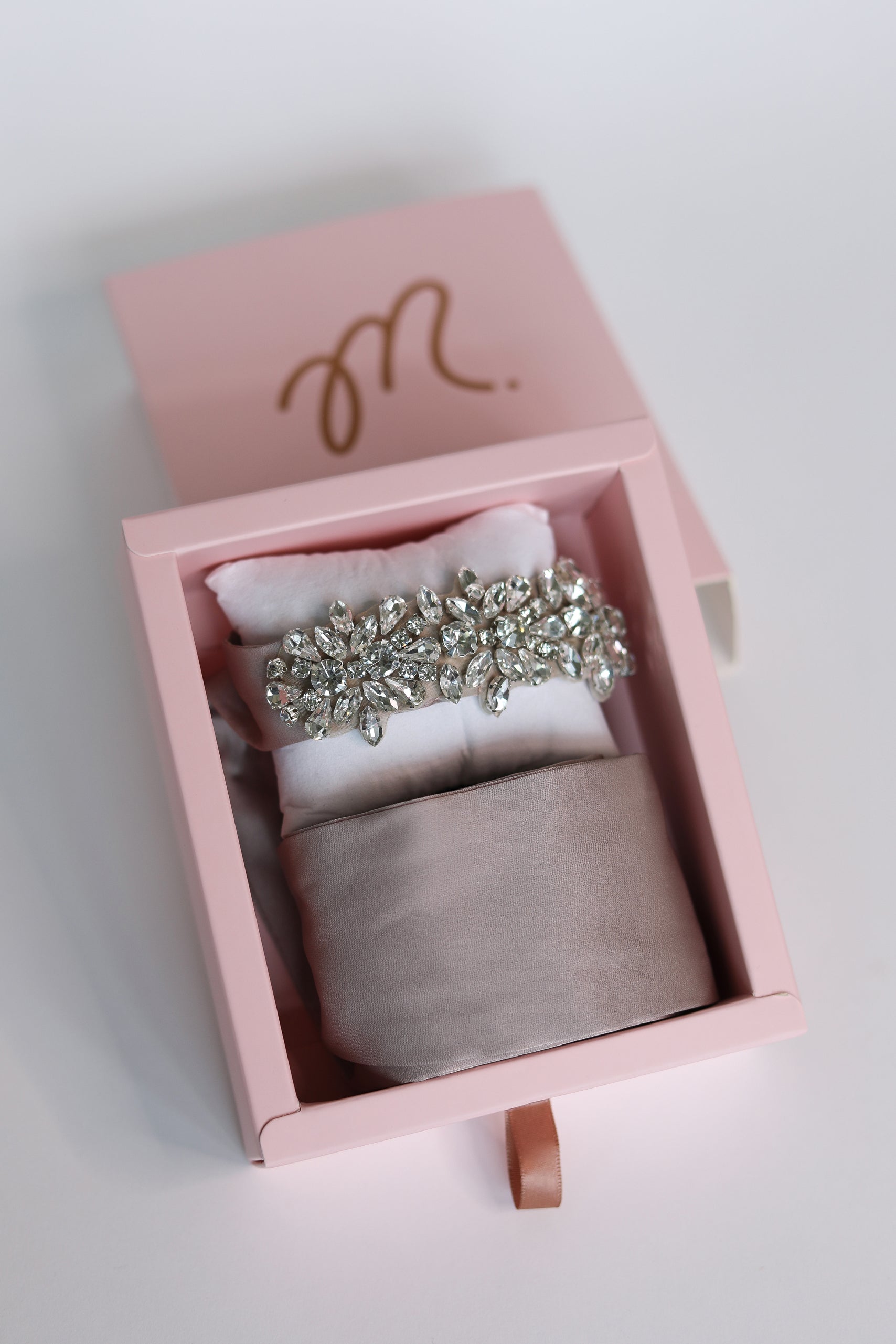 Wedding dress sash with floral embellishment, champagne – Mamarella GmbH