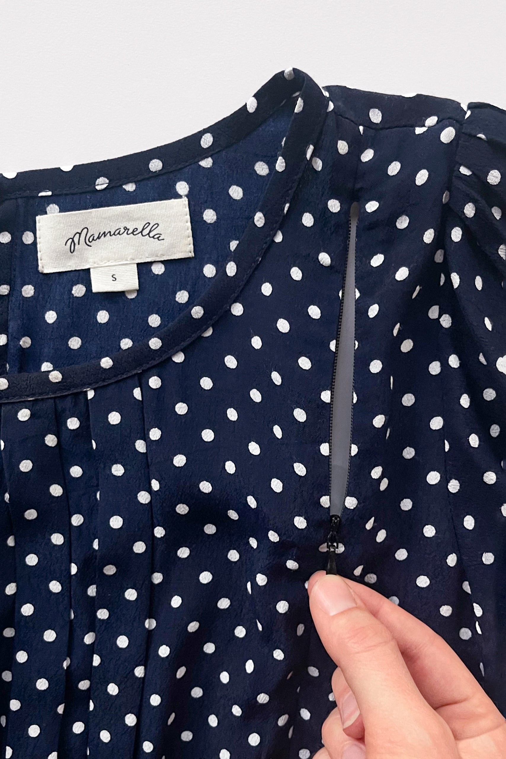 Crepe maternity and nursing dress, polka dots, navy – Mamarella GmbH