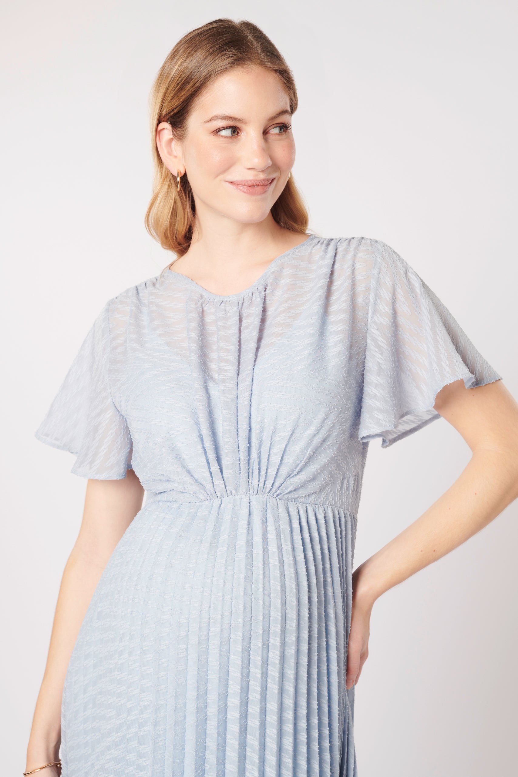 Plissiertes Umstandskleid aus Jaquard Chiffon – Mamarella GmbH