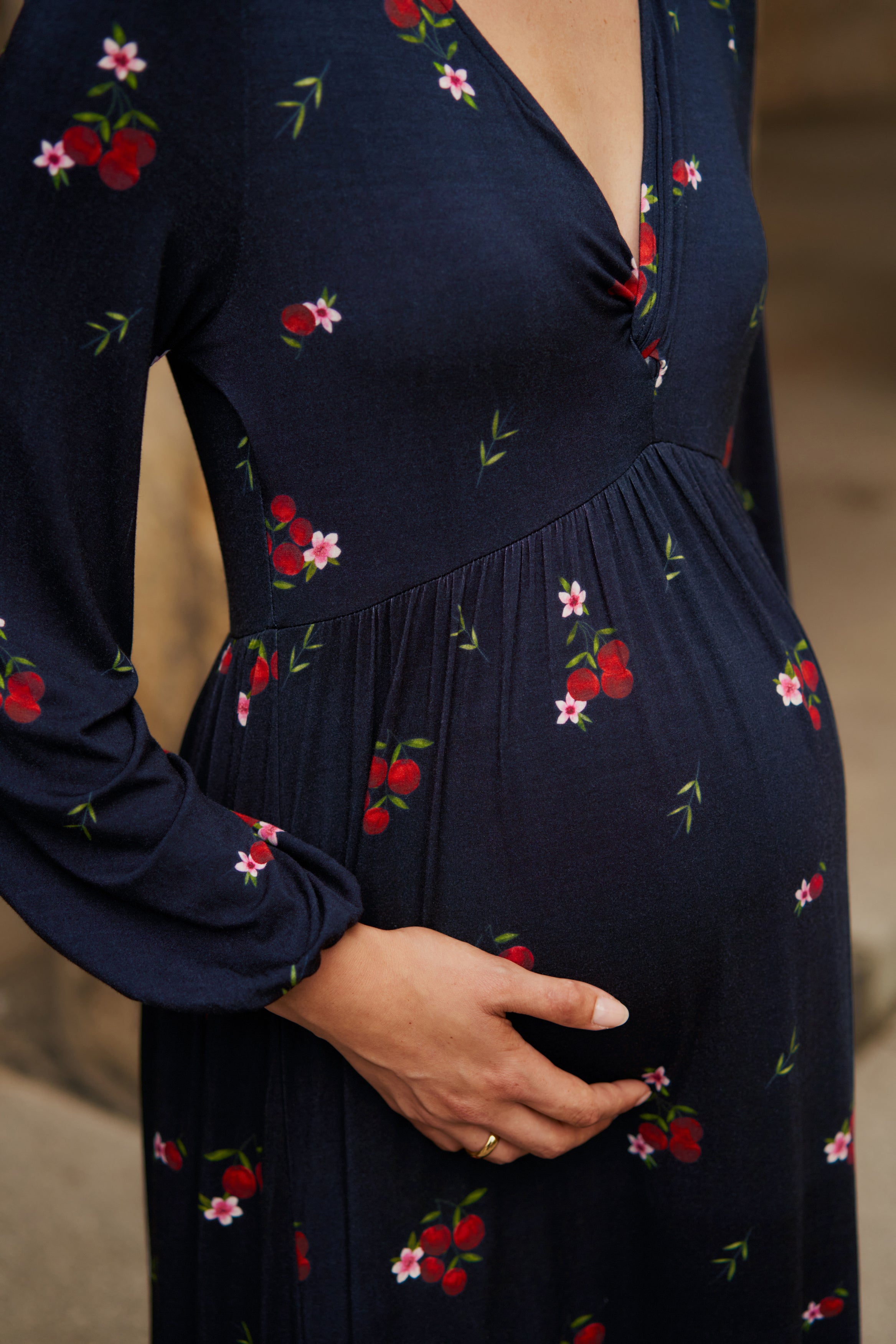 Midi Umstands- und Stillkleid mit Kirsch Print – Mamarella GmbH