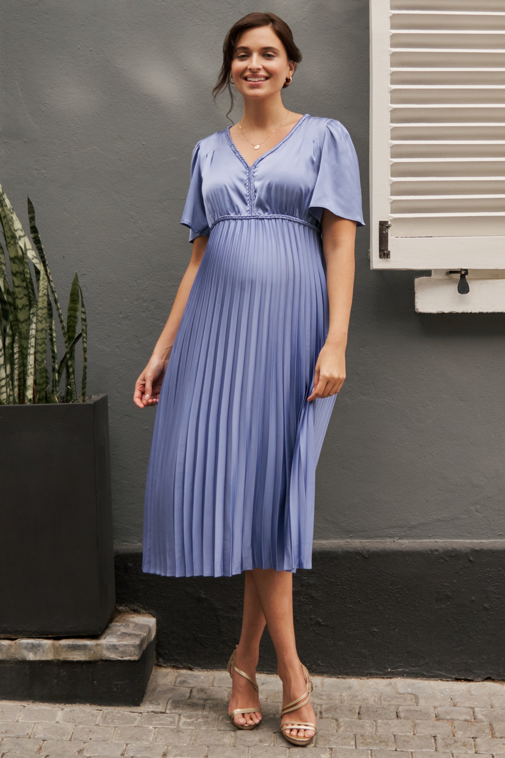 Satin pleated maternity dress with braided details – Mamarella GmbH