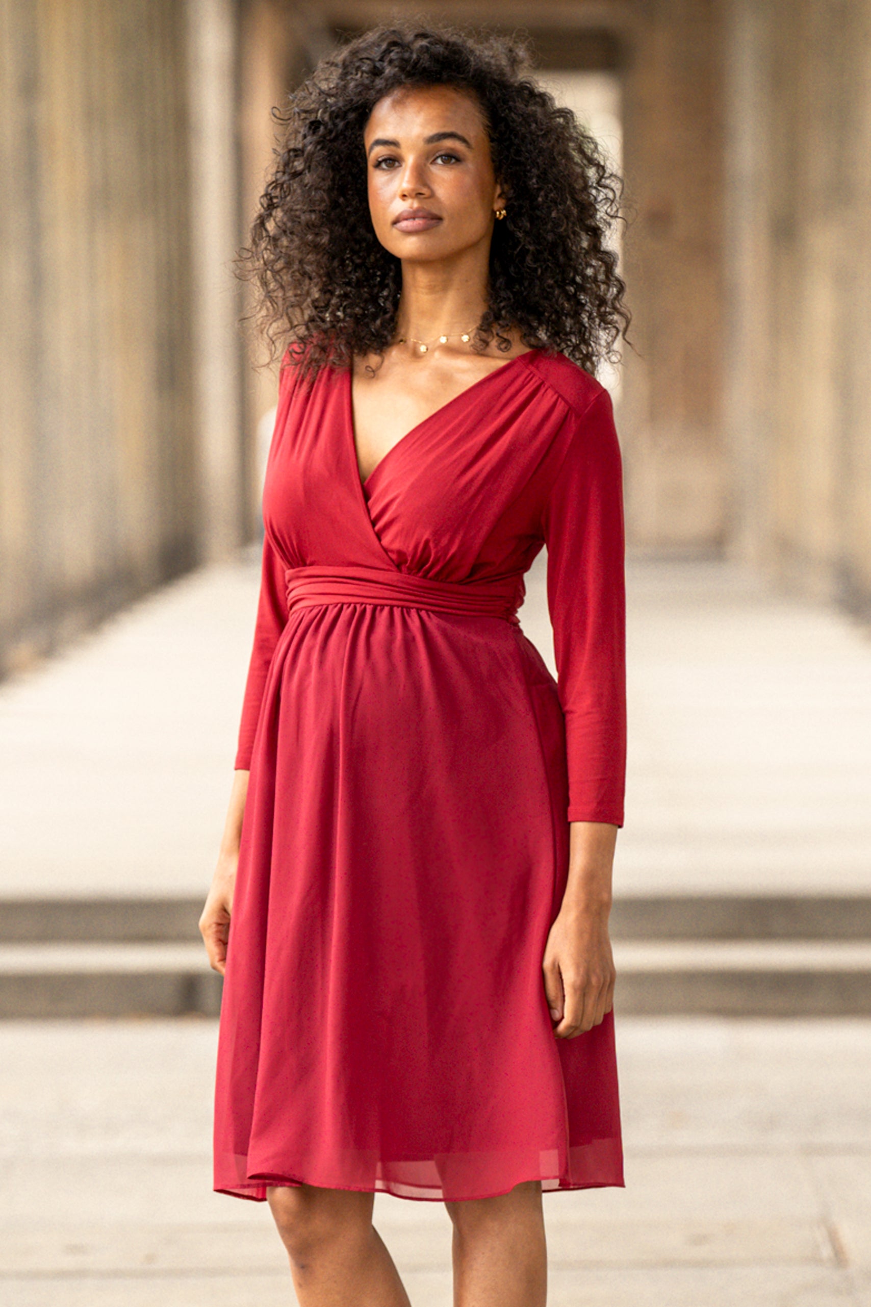 Maternity and nursing dress with chiffon skirt, chili red – Mamarella GmbH
