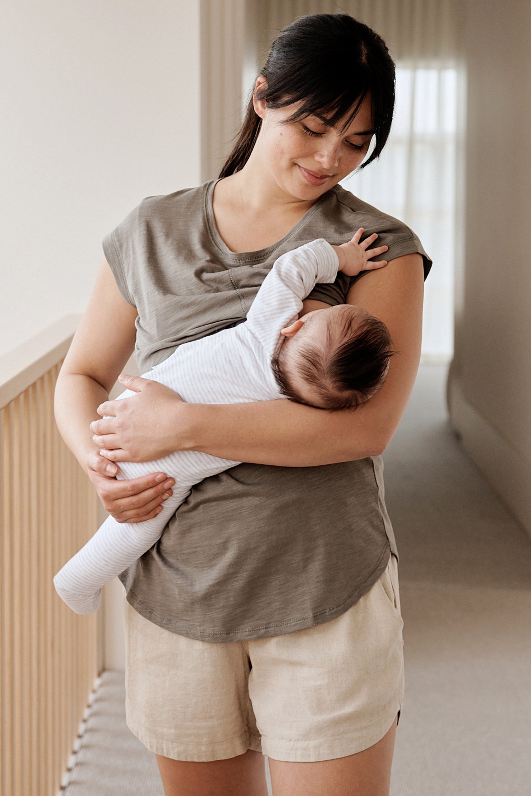 Maternity and nursing T-shirt khaki – Mamarella GmbH
