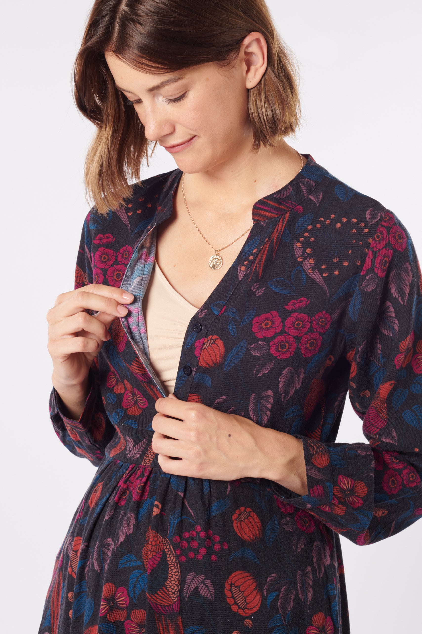 Maternity and nursing dress with buttons and bird print – Mamarella GmbH