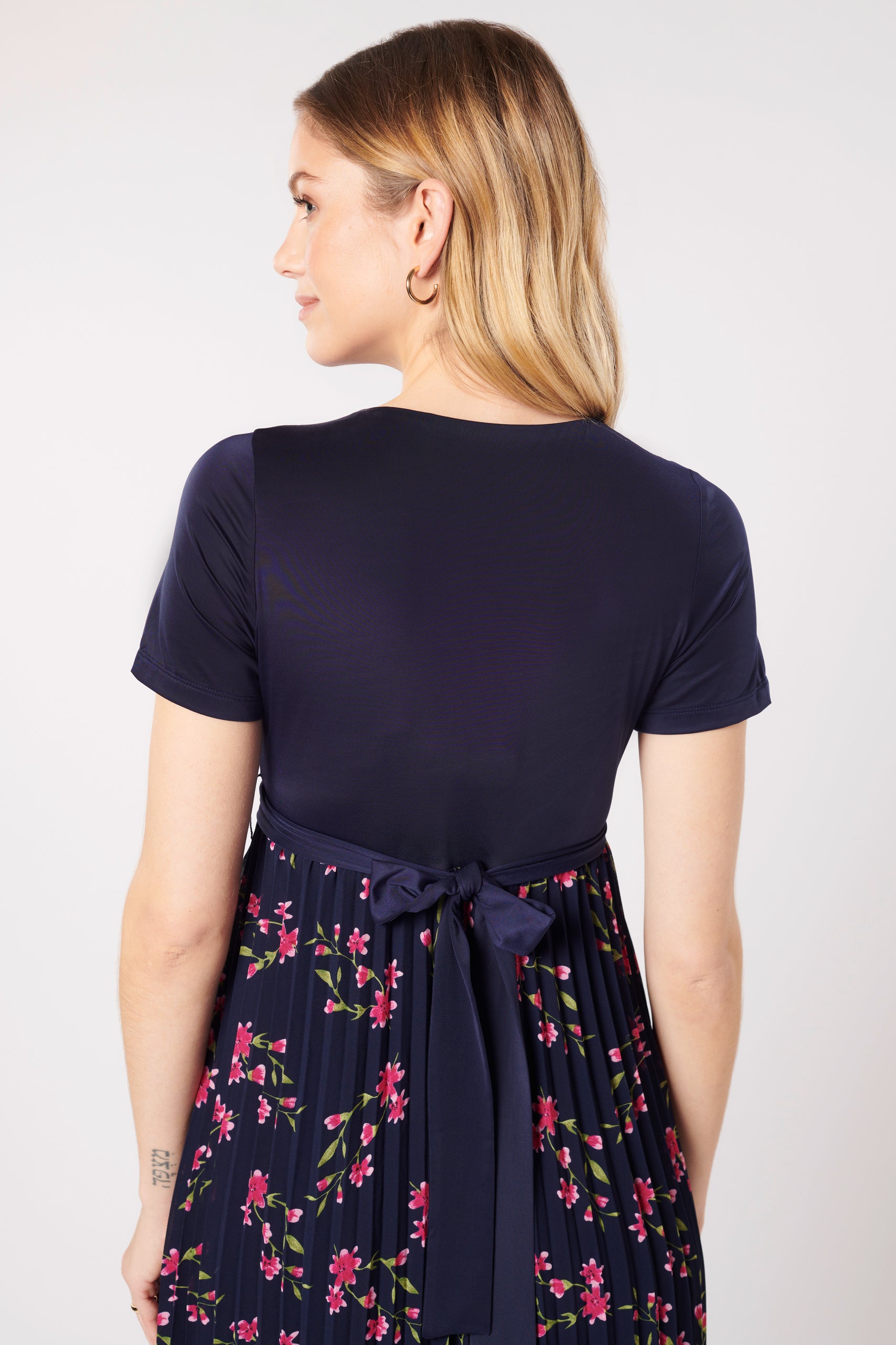 Maternity and nursing dress with pleated skirt, floral print ...