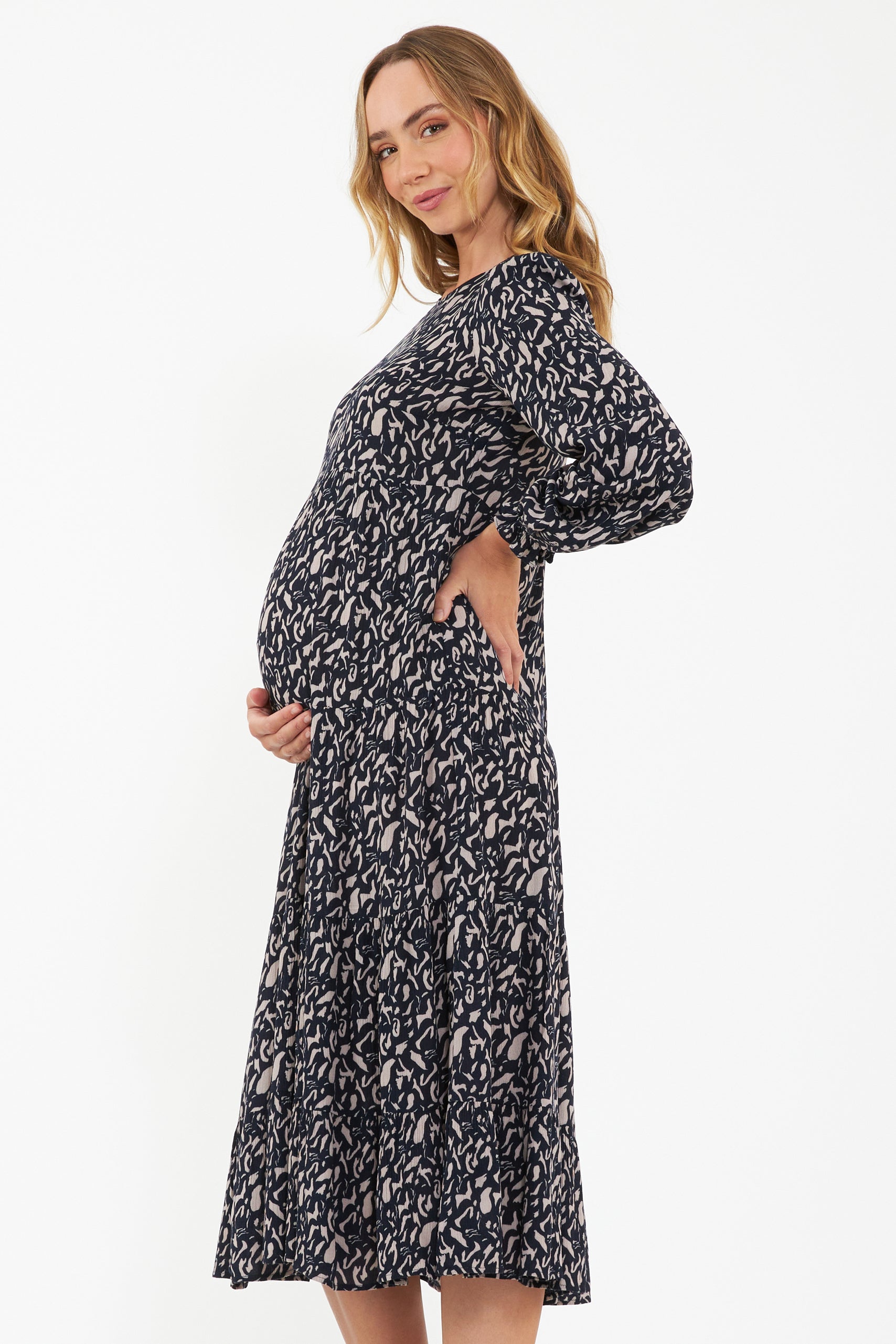 Tiered maternity dress with print – Mamarella GmbH