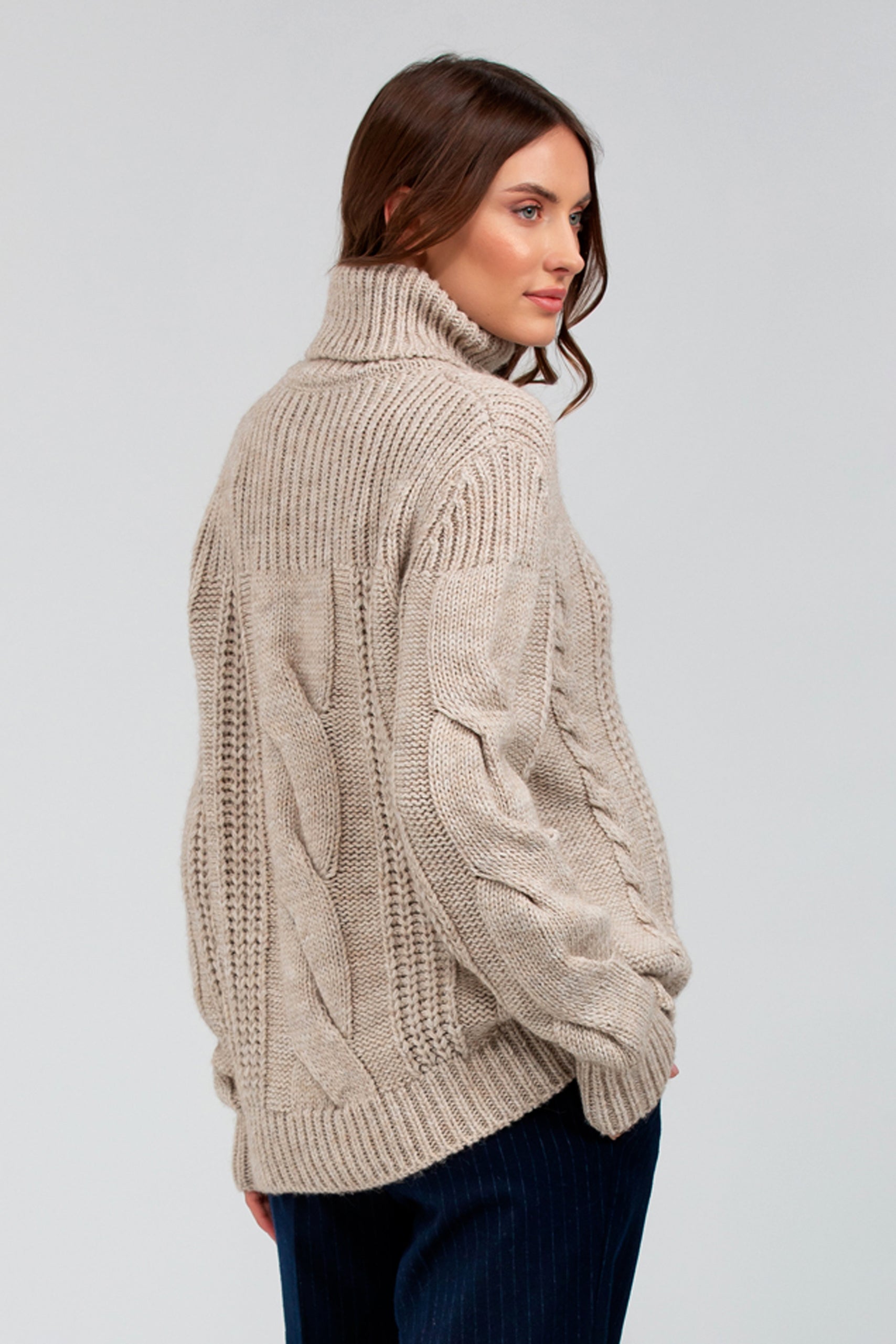 Cable-knit maternity sweater with roll neck, beige – Mamarella GmbH