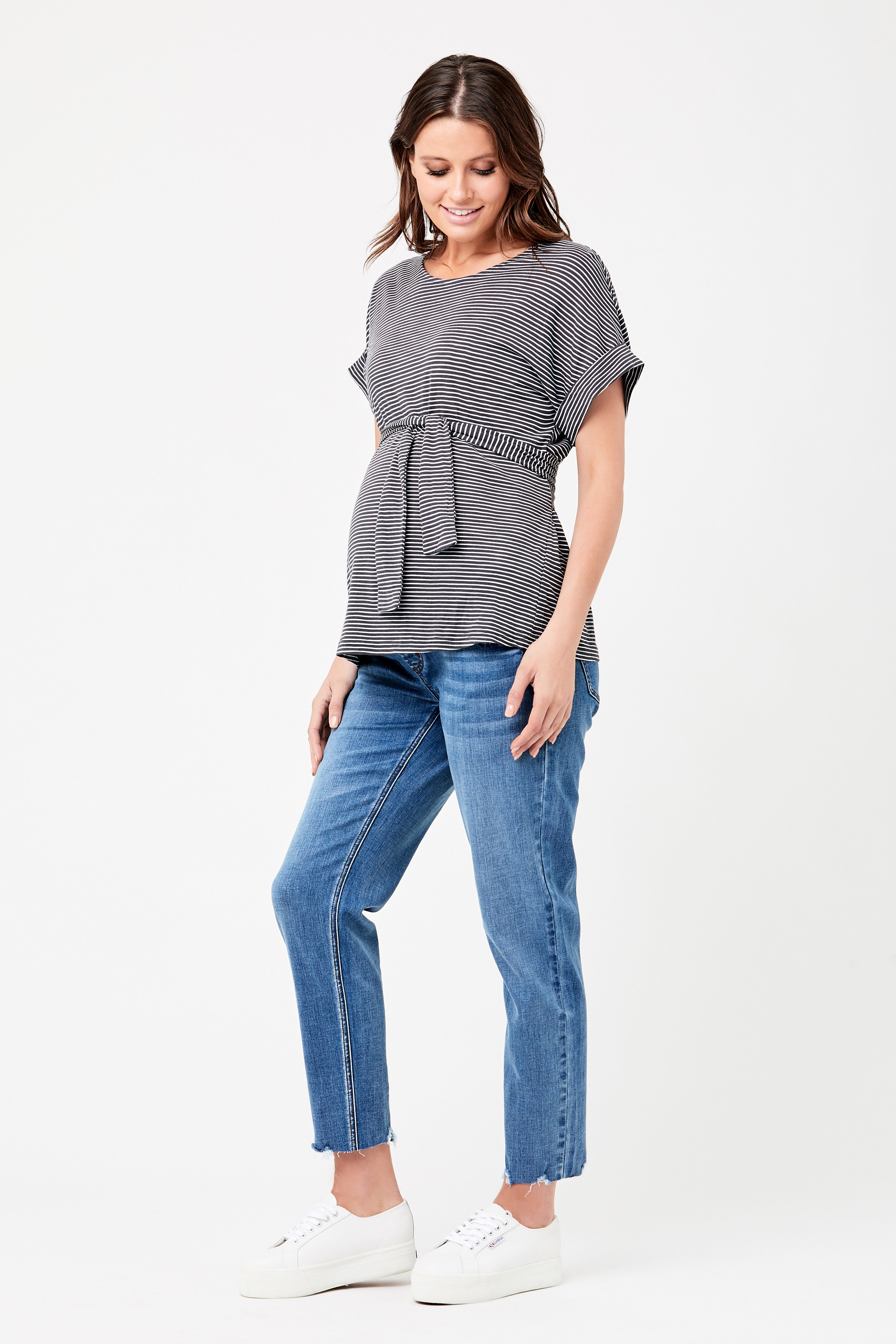 Girlfriend Umstandsjeans mit offenen Saumkanten – Mamarella GmbH